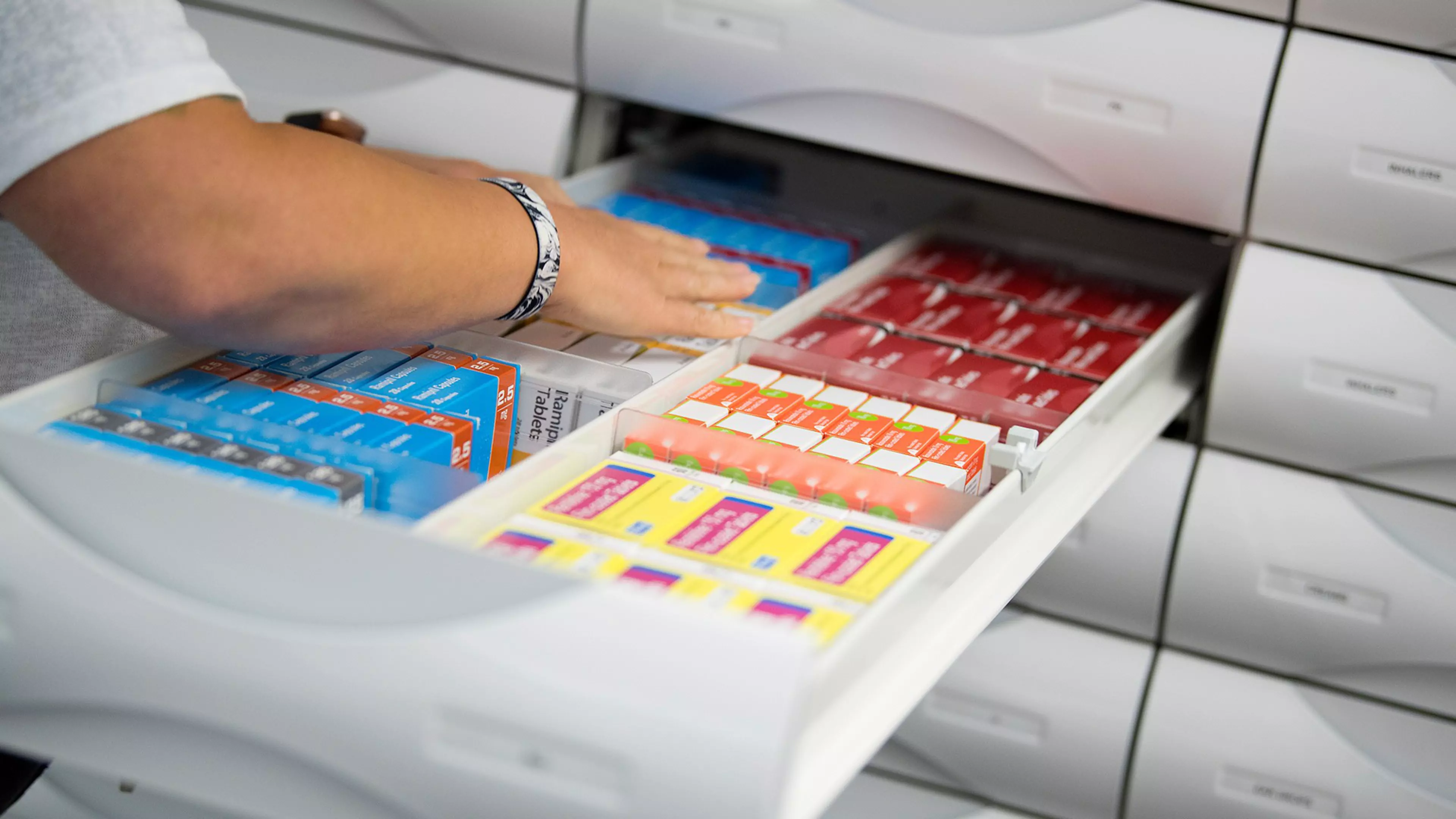 Becoming a Pharmacy Technician | Step by Step Guide
